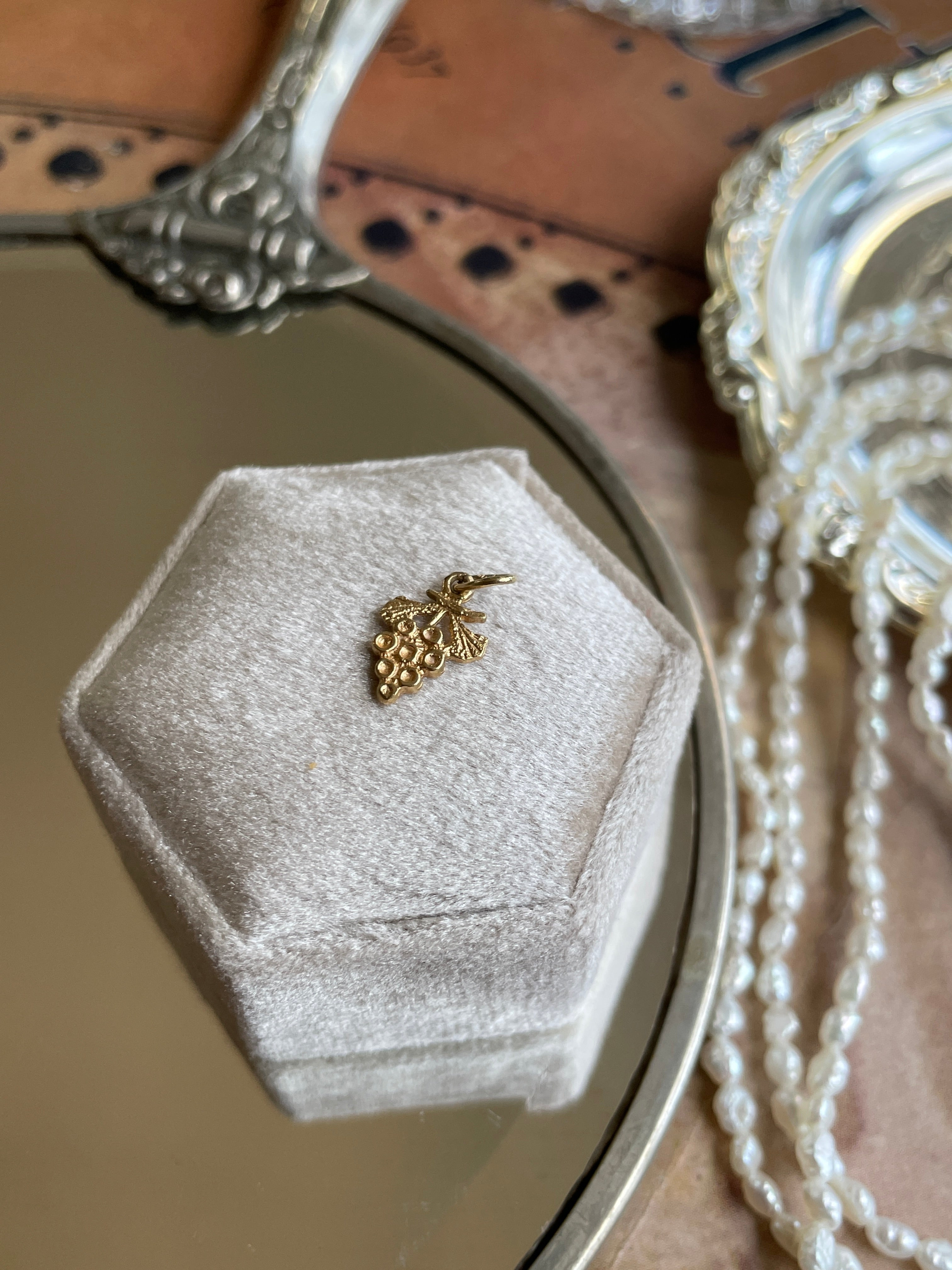 Vintage 14K Grape Bunch – Second Aura